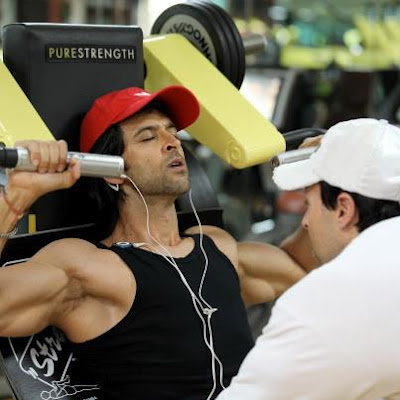 Hrithik Roshan workout routine ~ How to build muscles