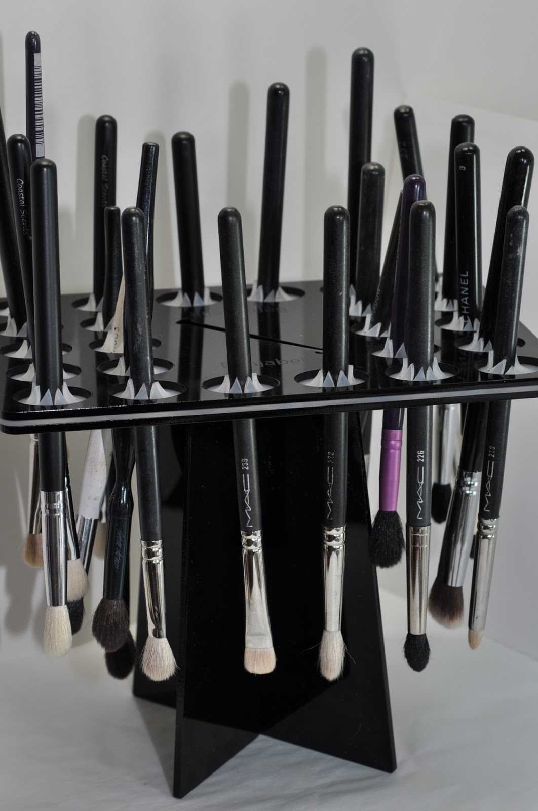 Benjabelle Makeup Brush Tree Mini Review - The Shades Of U