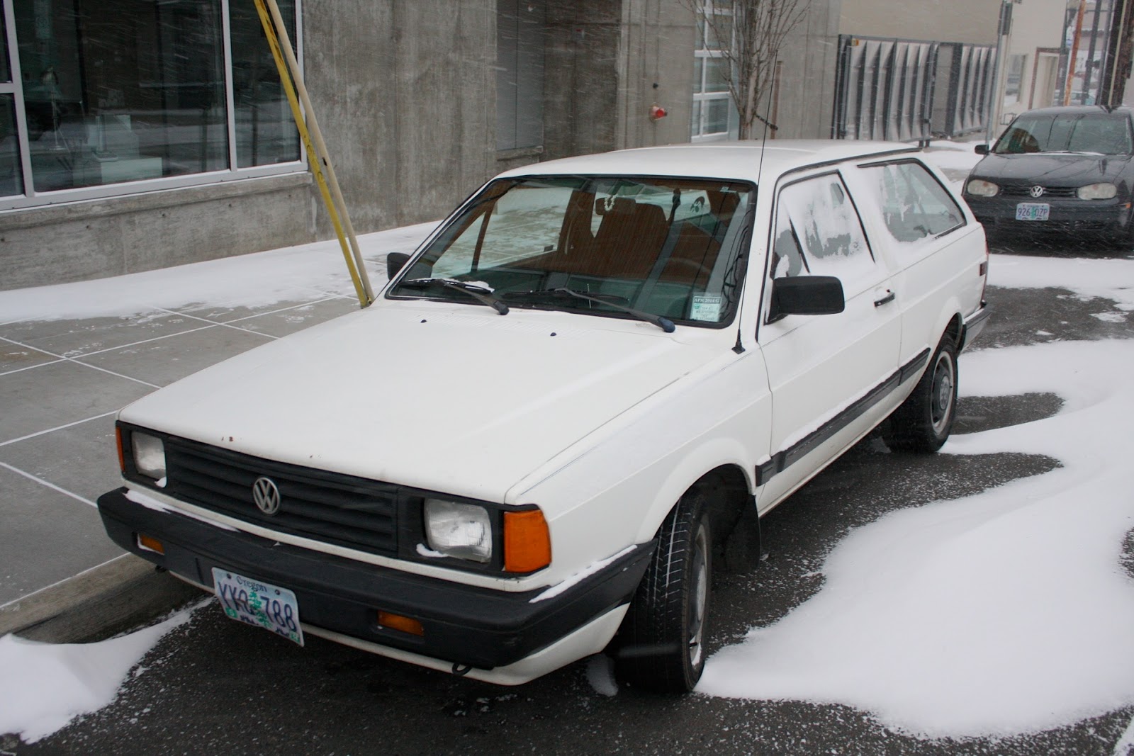 OLD PARKED CARS.: 1988 Volkswagen Fox wagon.