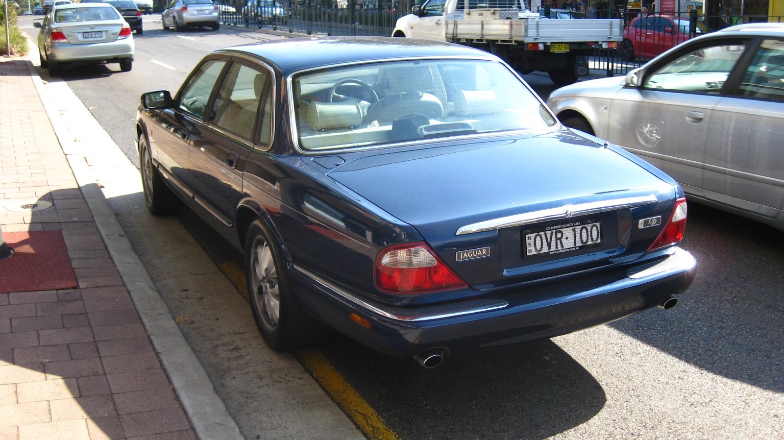 Aussie Old Parked Cars: 1998 Jaguar XJ8 (X308) Aussie Old Parked Cars: 1998 Jaguar XJ8 (X308)