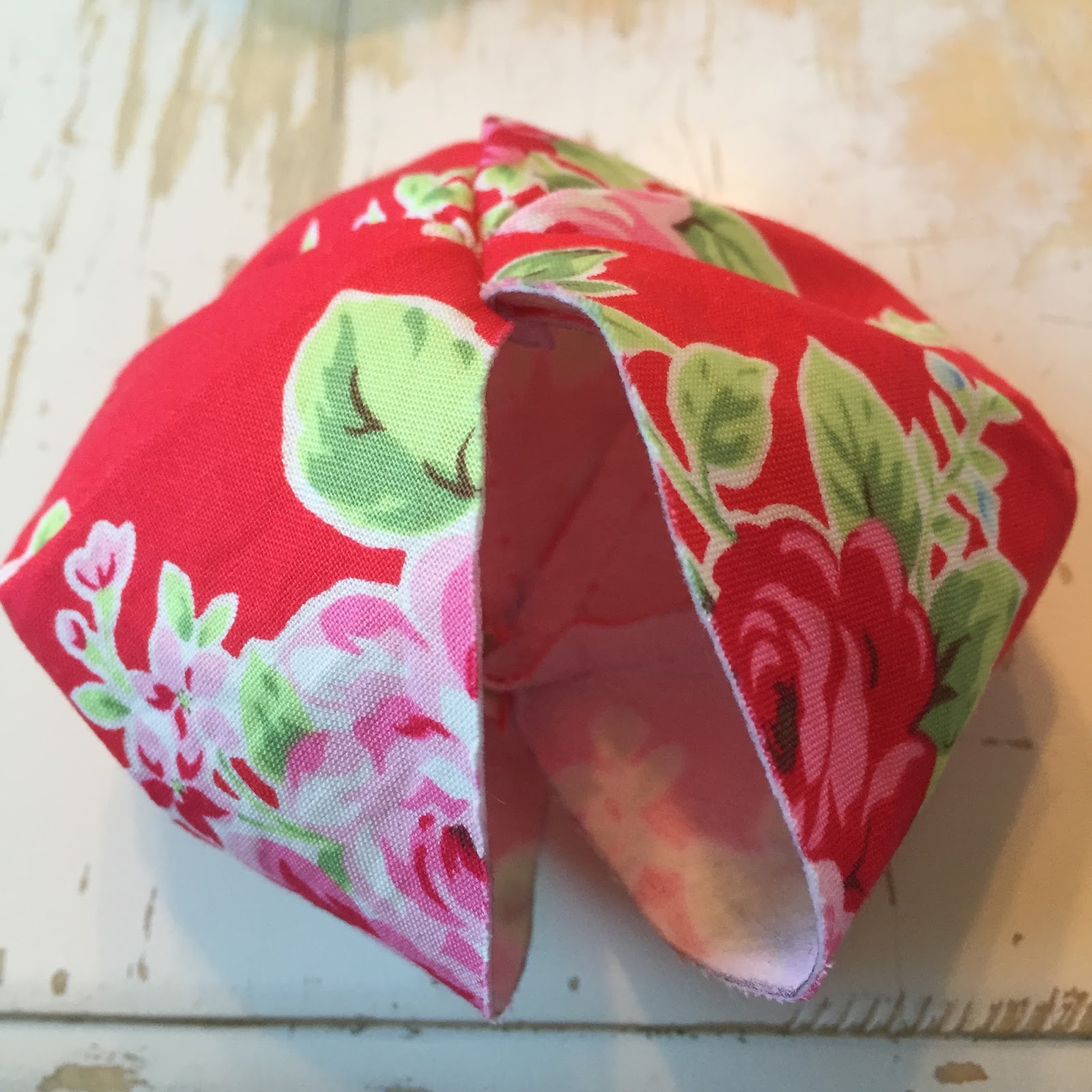 BumbleDo: Tomato Pin Cushion Pattern and Free Printable