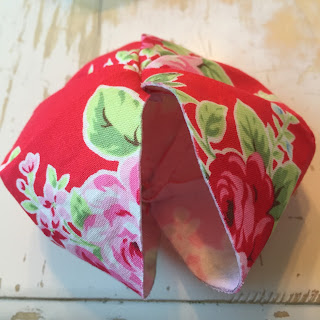 BumbleDo: Tomato Pin Cushion Pattern and Free Printable