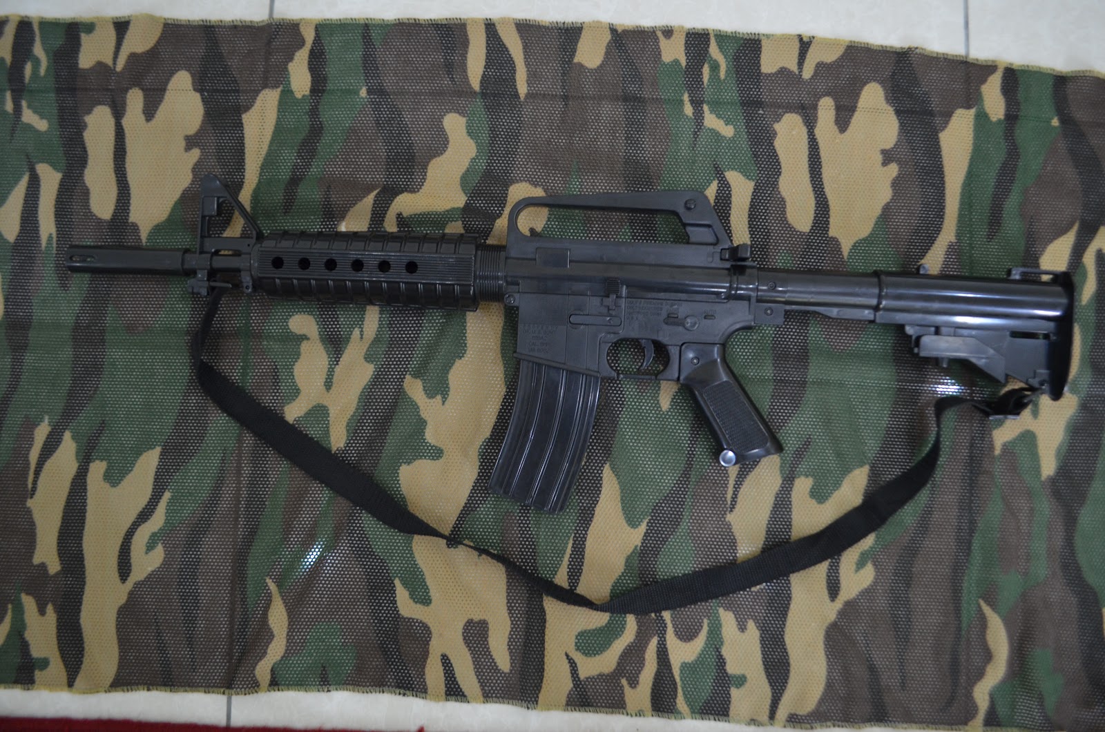 Stuff 4 Collector: Model Colt M4 berskala 1:1