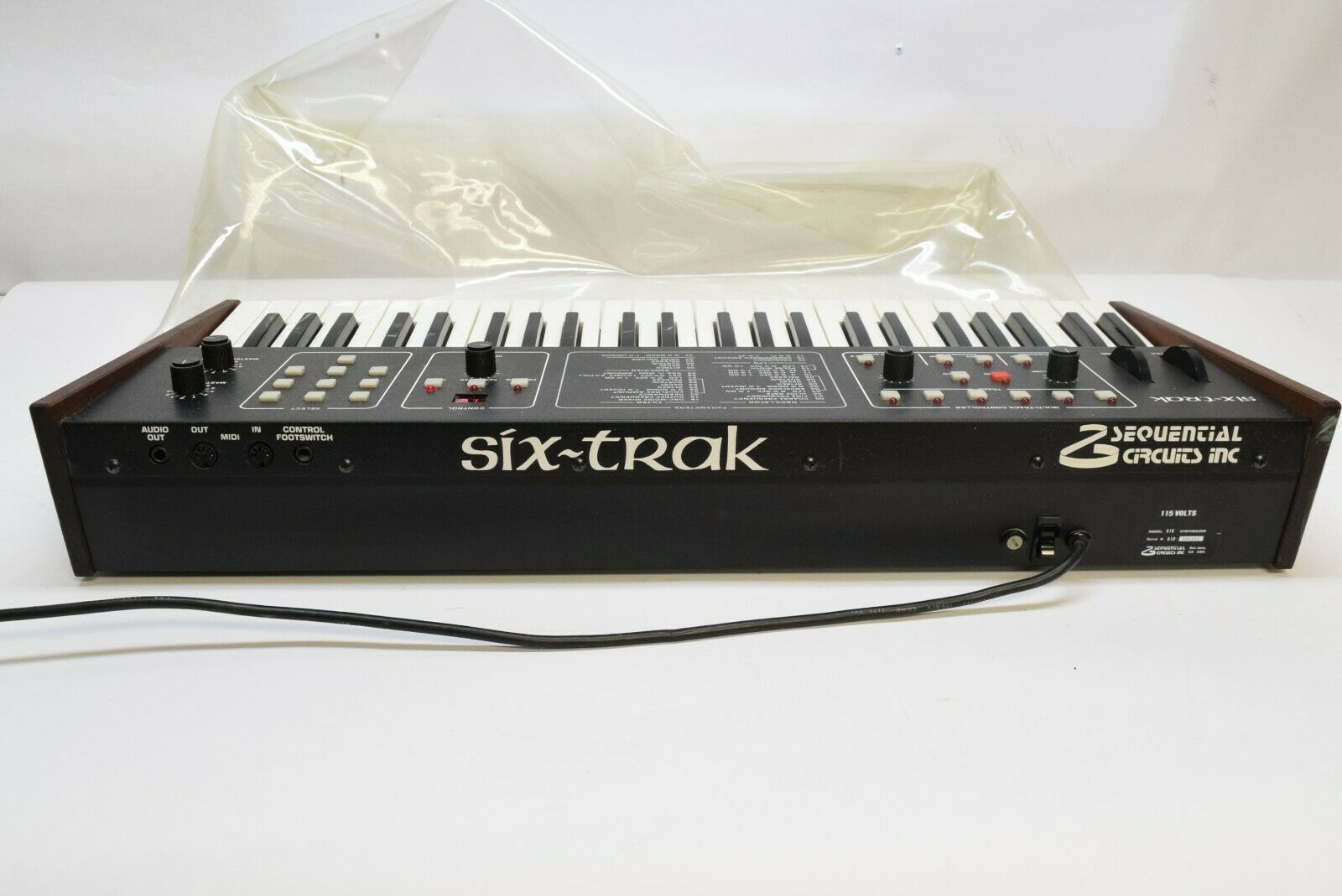 MATRIXSYNTH: Sequential Circuits Six-Trak w/ Clear Dust Cover