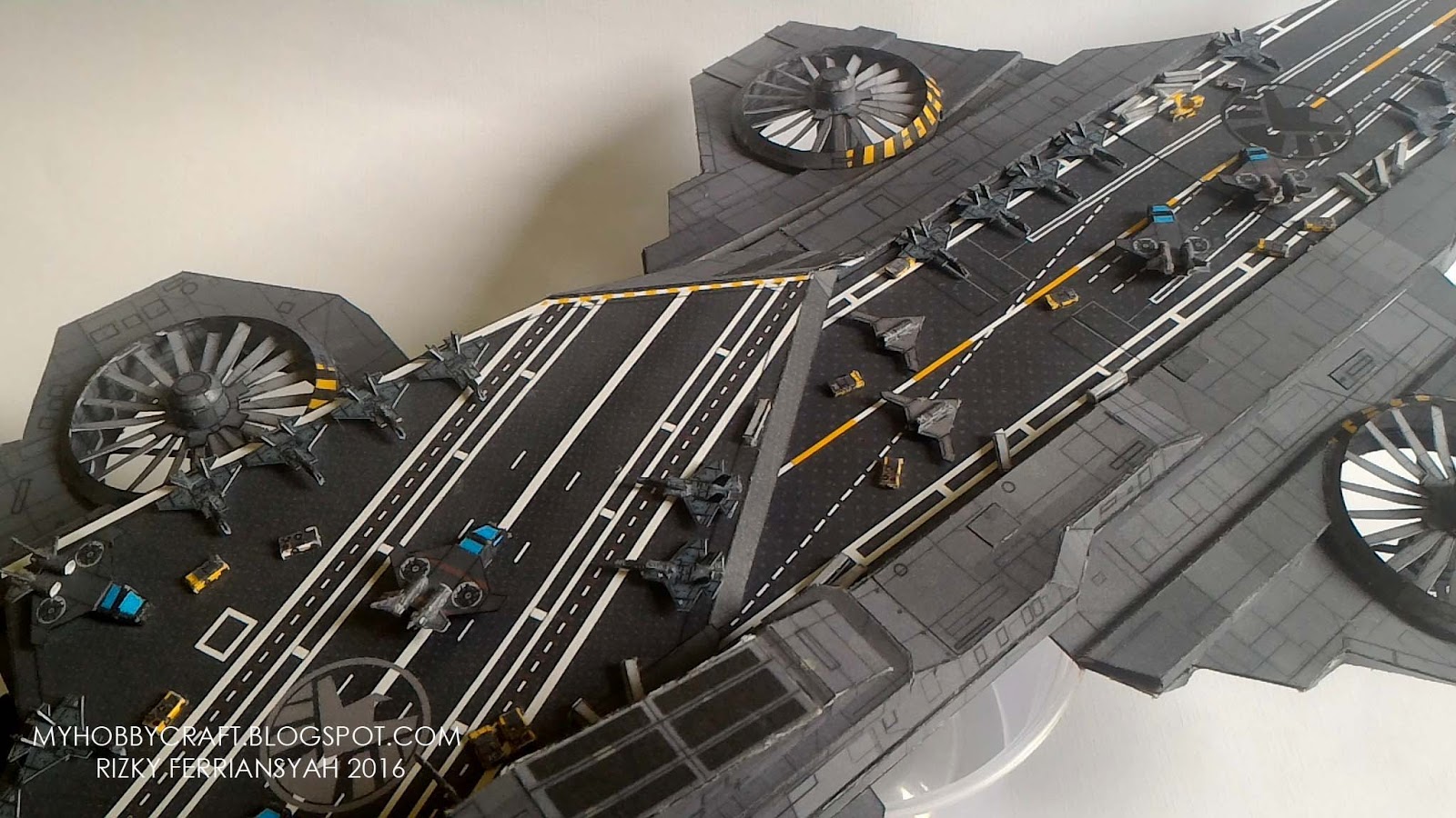 paperhobby: S.H.I.E.L.D HELICARRIER 1:800 (FINISHED MODEL)