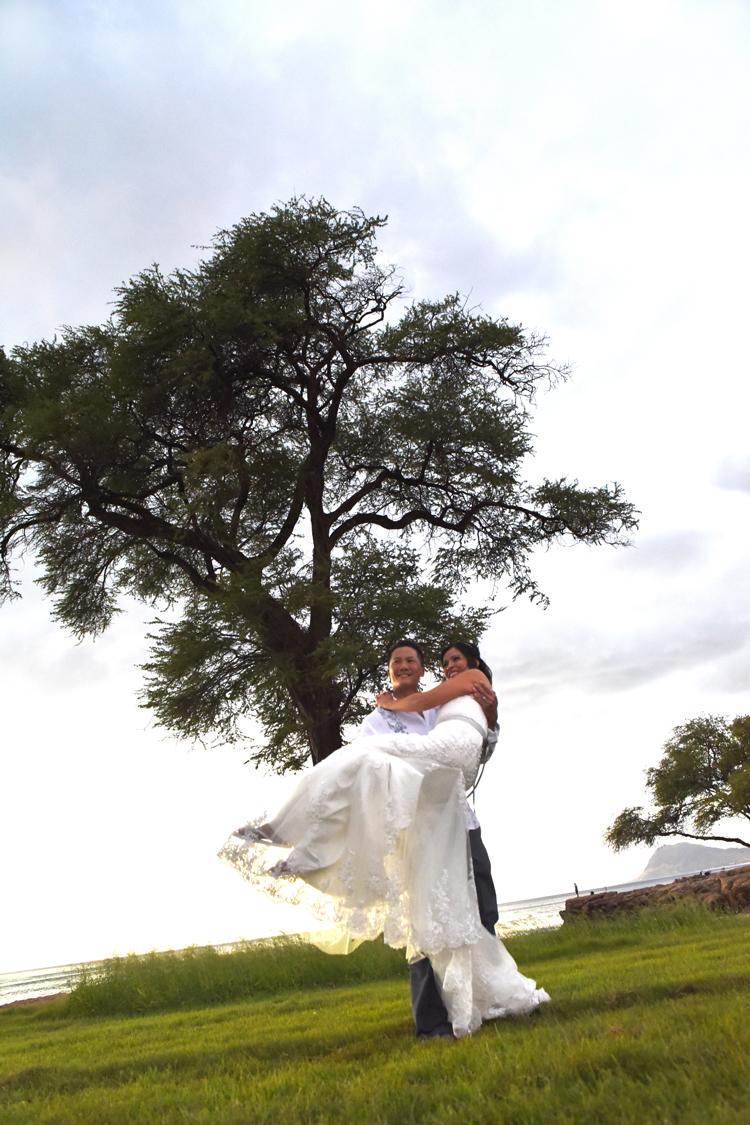 Oahu Photos: Carry the Bride