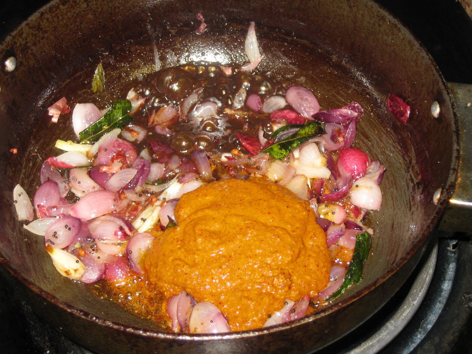 Ulli Theeyal/Shallots in Tamarind and Coconut Sauce ~ Nalini'sKitchen