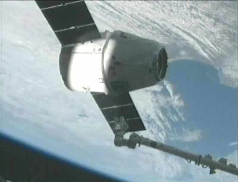 Suburban spaceman: SpaceX Dragon capsule returns from International ...