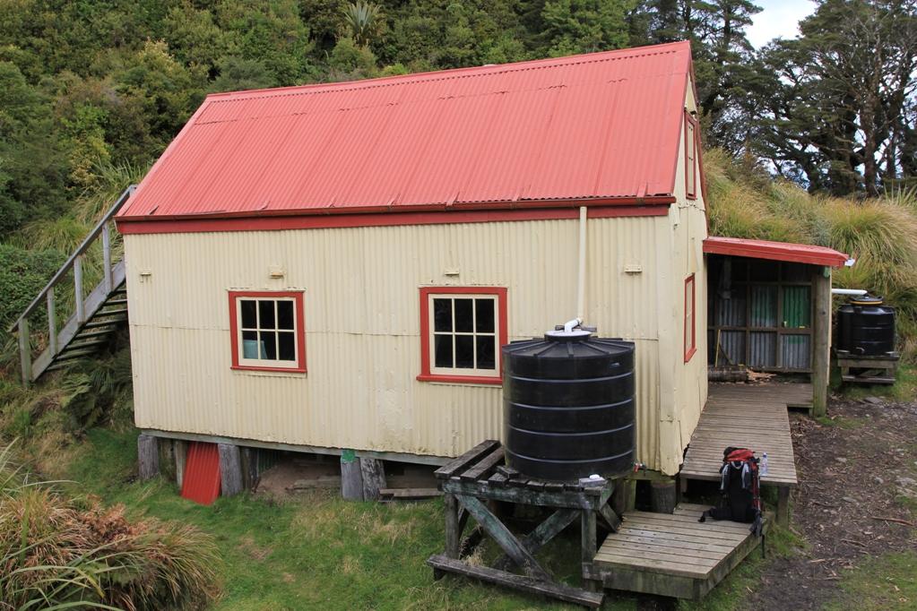 Tramping in the New Zealand backcountry: NZ Bush Adventures: A dip into ...