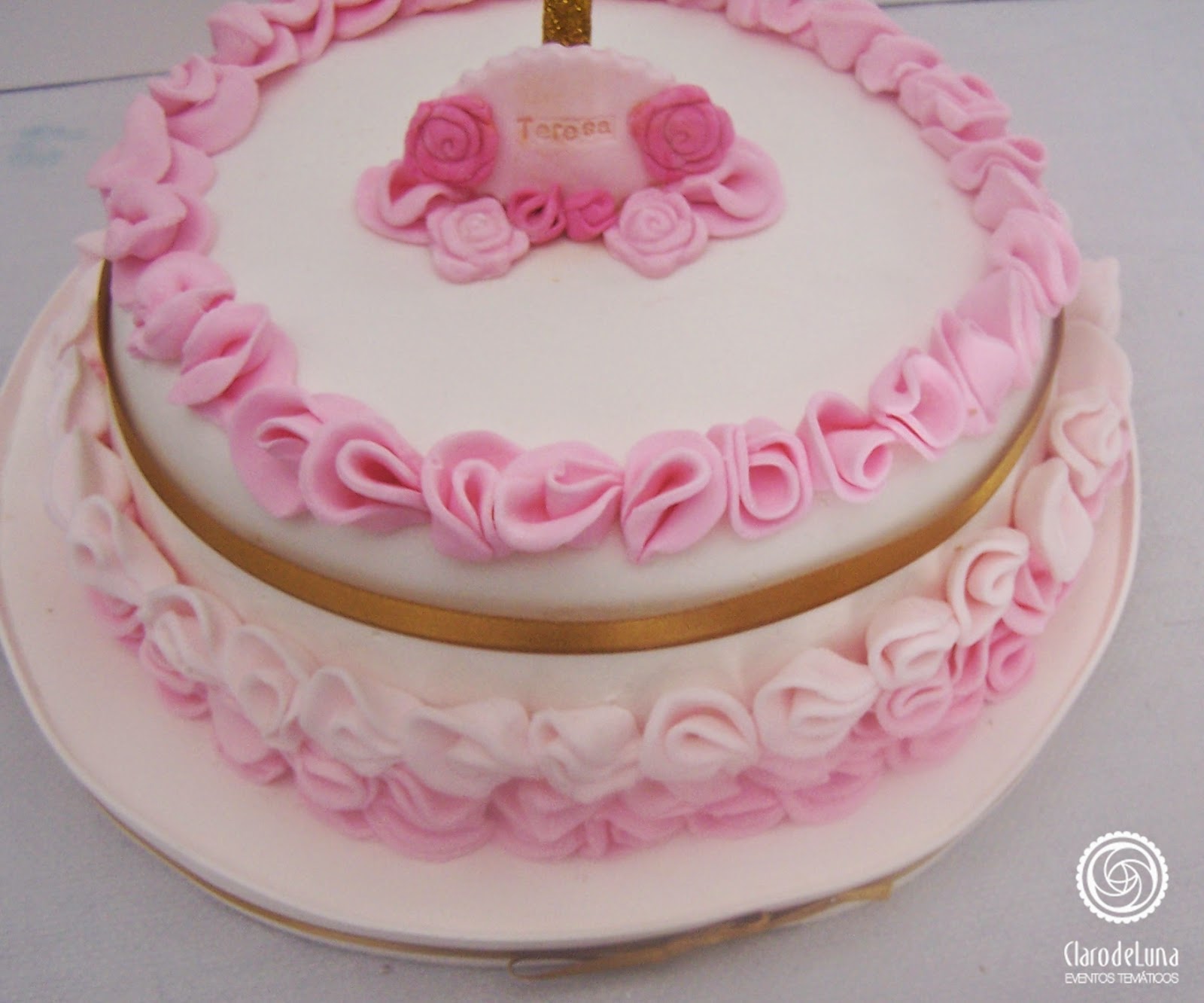Paula Luna: Torta Ruffles rosada y dorado