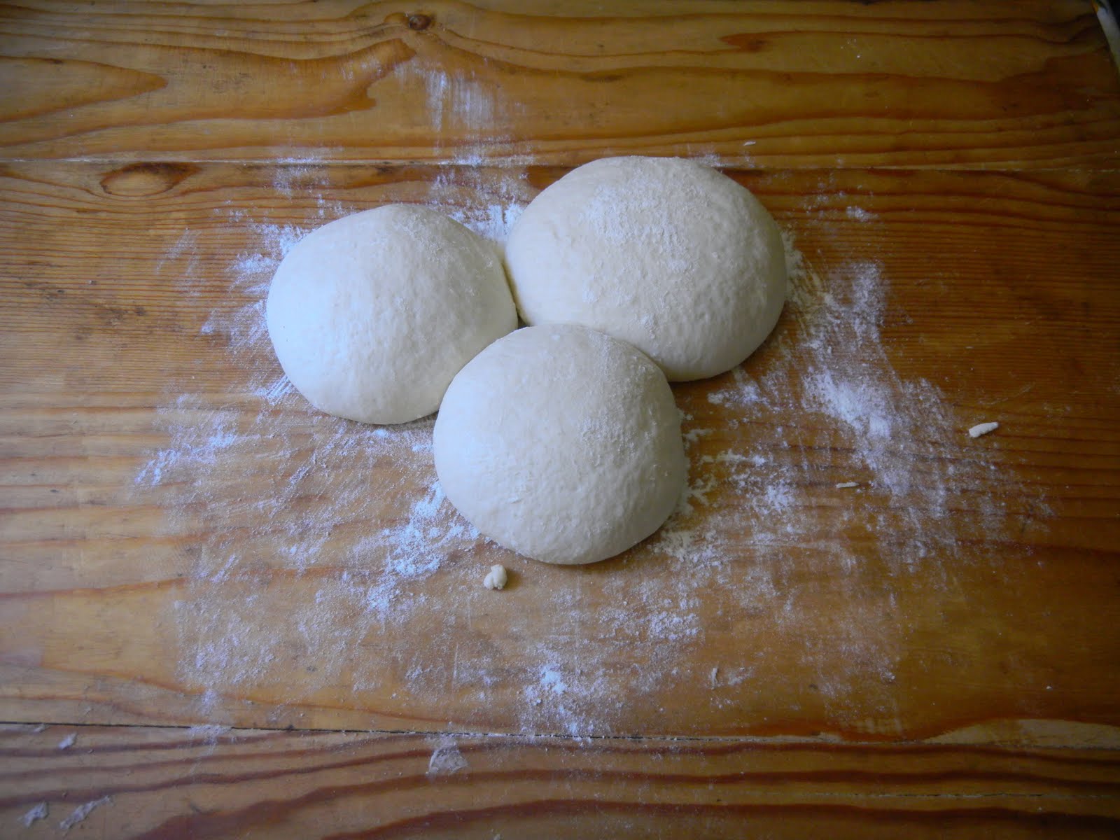 DOLCEmente SALATO: Pizza napoletana morbida, con bordi croccanti, cotta ...