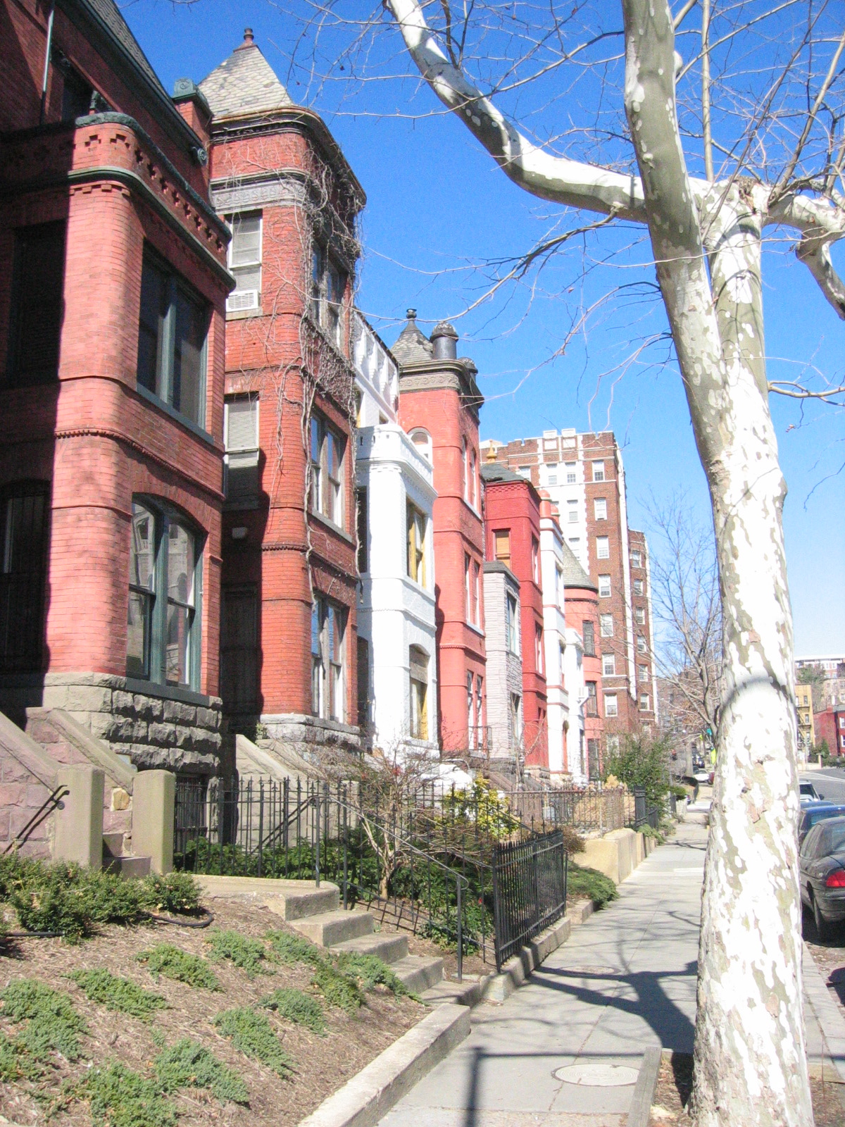 CityRegionNationWorld: An Ode to the Townhouse