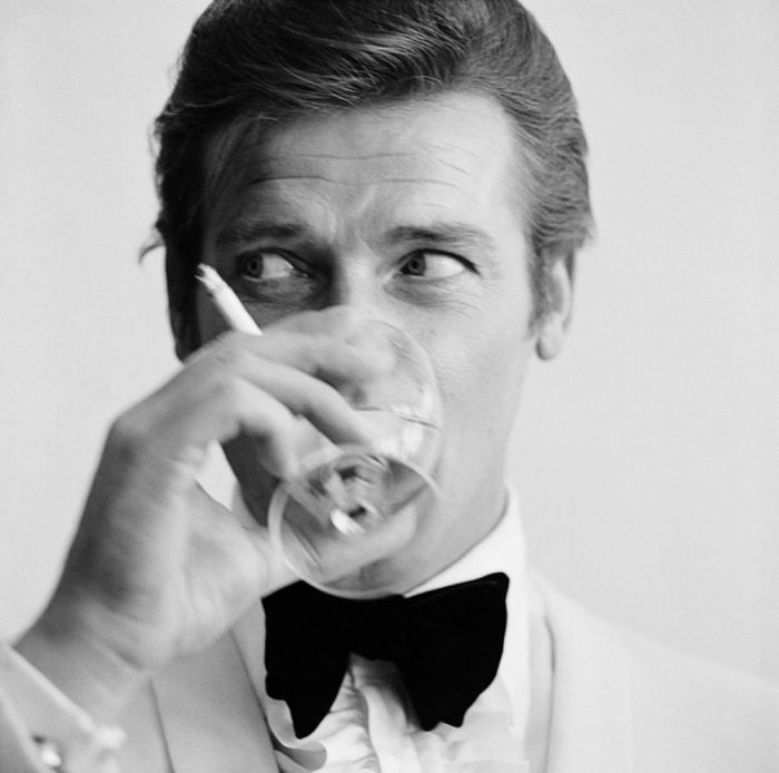Smoking People - Roger Moore