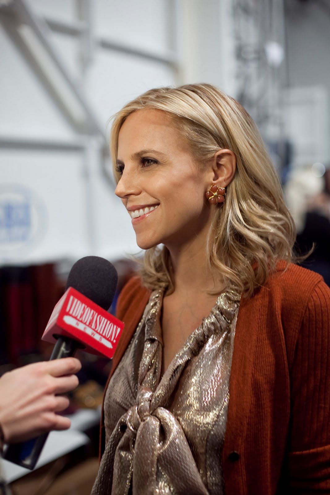 Models On Duty: Tory Burch Back Stage Moments | Model off Duty