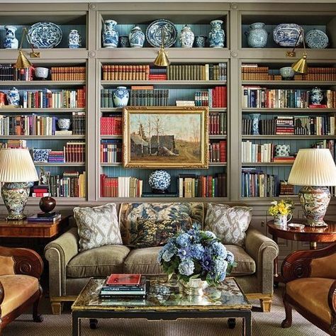 Chinoiserie Chic: Blue and White & Books