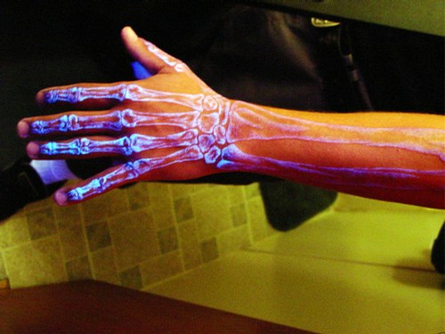Tattoo Company: Tatuagem com tinta fluorescente (+20 Fotos)