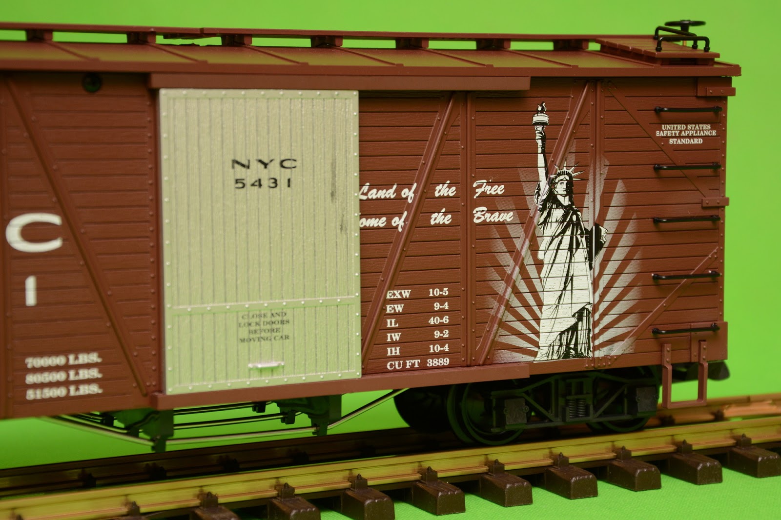 My Miniature Worlds: USA Trains R1453B, G-Scale New York Central box car