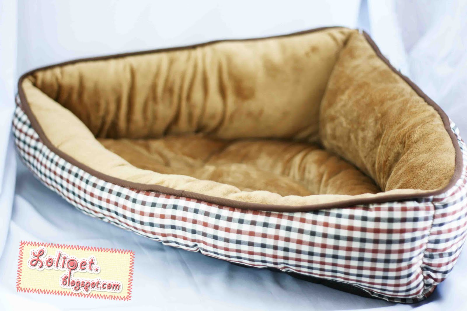 Lolipet: [what you've missed] Triangular Corner Pet Dog Bed