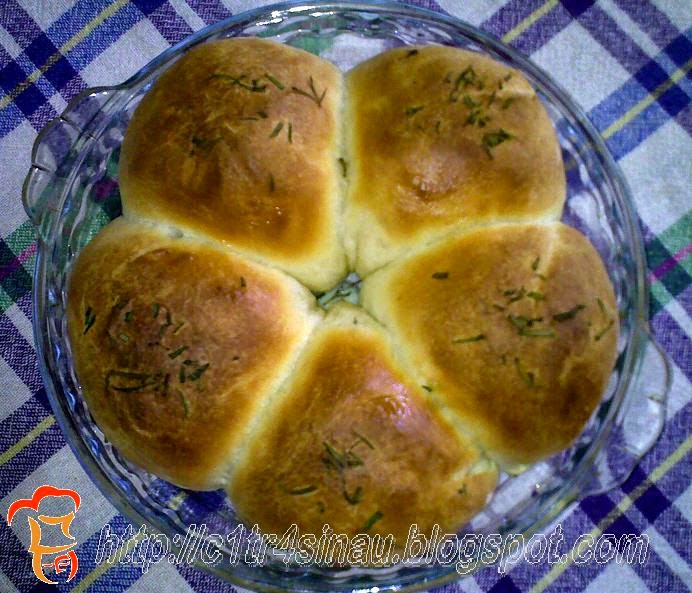 Citra's Home Diary: Cheesy Rosemary Bread