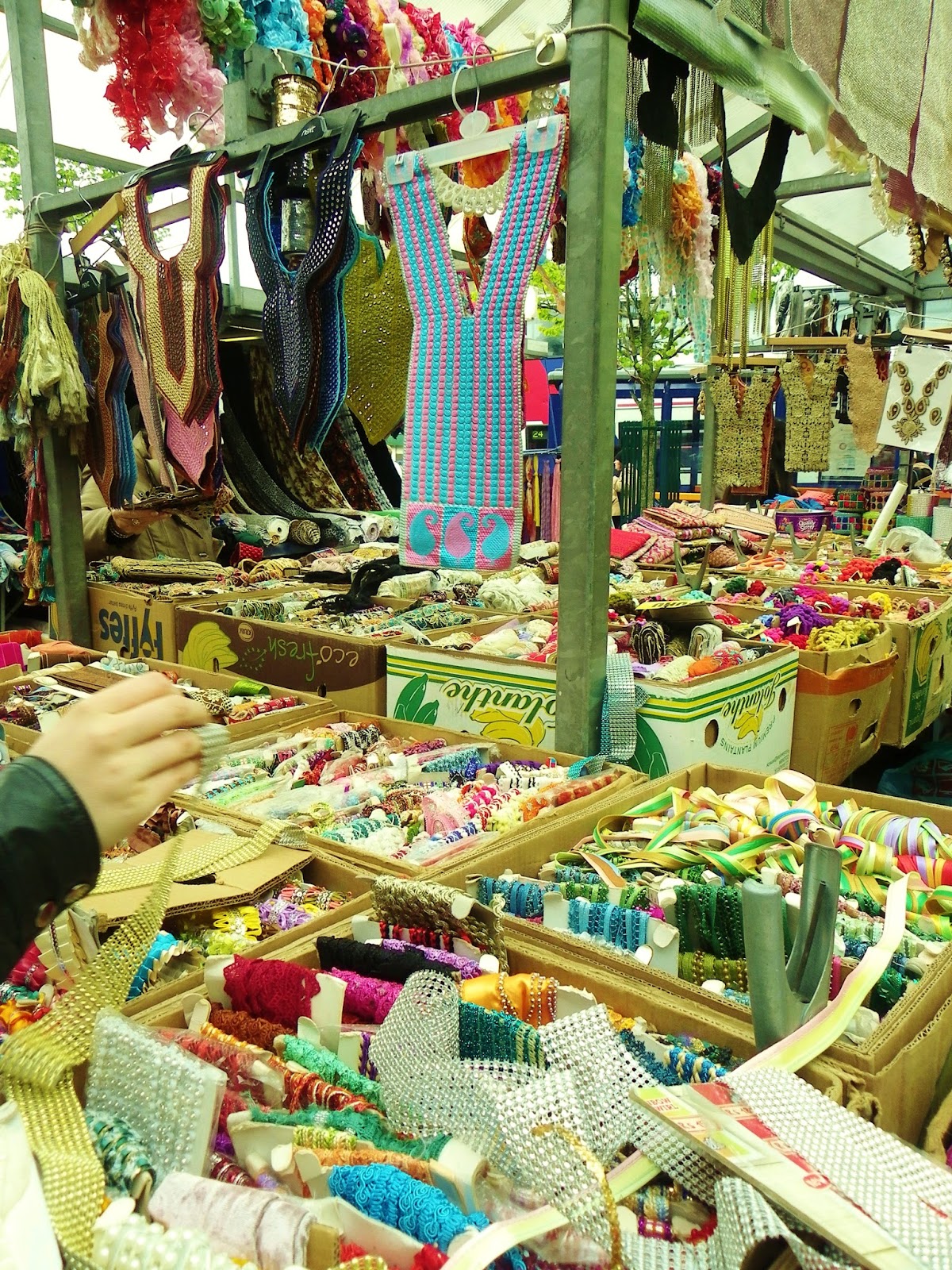 The British Faery: Rummaging at the Rag Market!