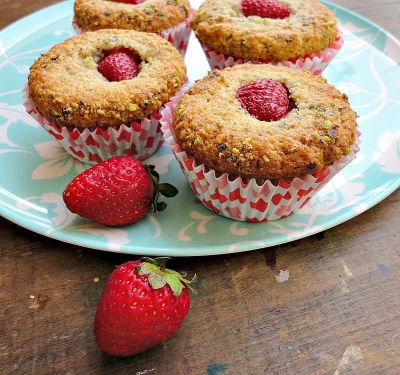 strawberry pistachio valentine muffins: bonheur cuisine