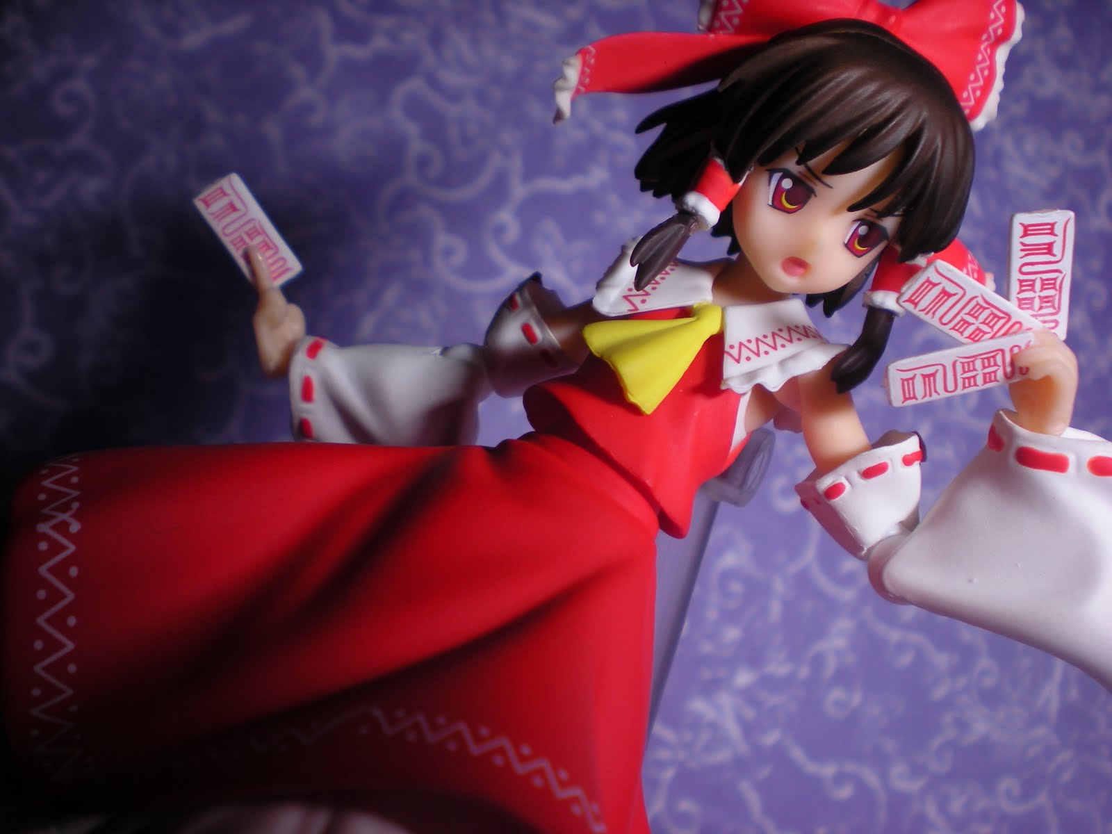 Review: [Max Factory] Figma #55 Reimu Hakurei | Night's Corner