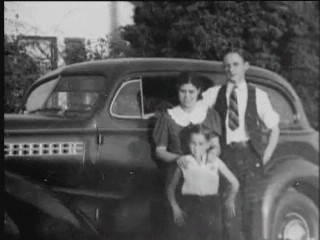 JAMES DEAN: CON SUS PADRES. WITH YOUR PARENTS