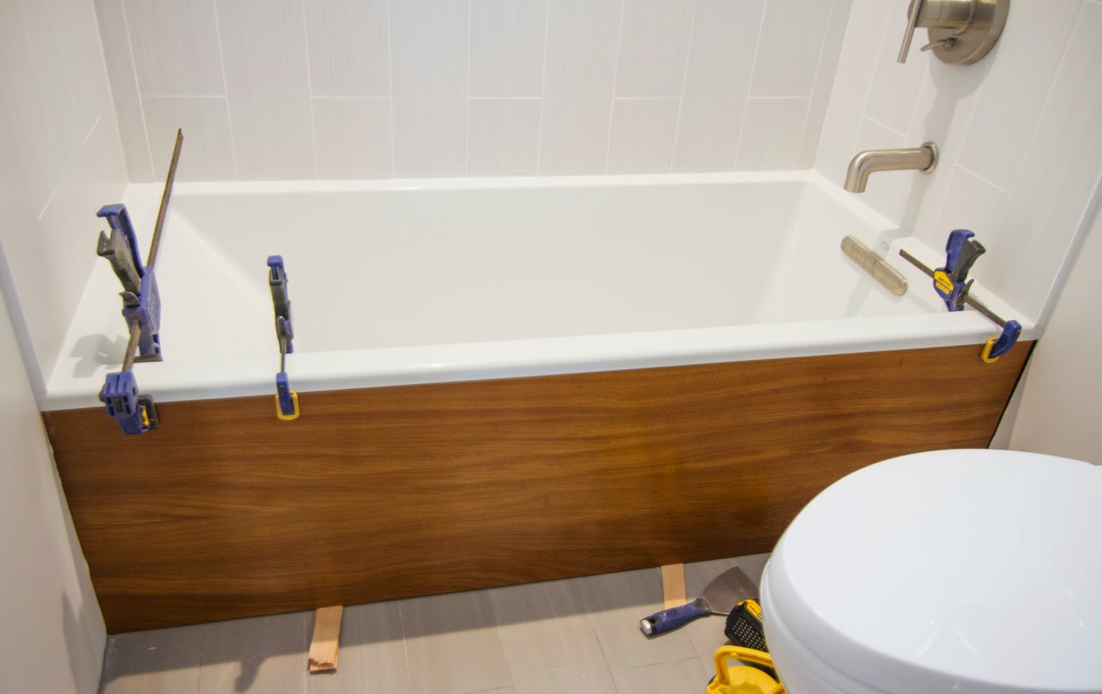SwingNCocoa: Bathroom Remodel Part 7: Bathtub Siding
