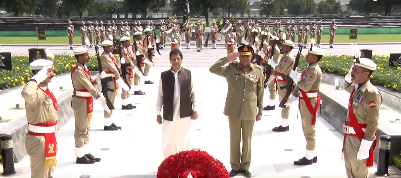 Prime Minister Imran Khan visited Pak Army's General Headquarters ...