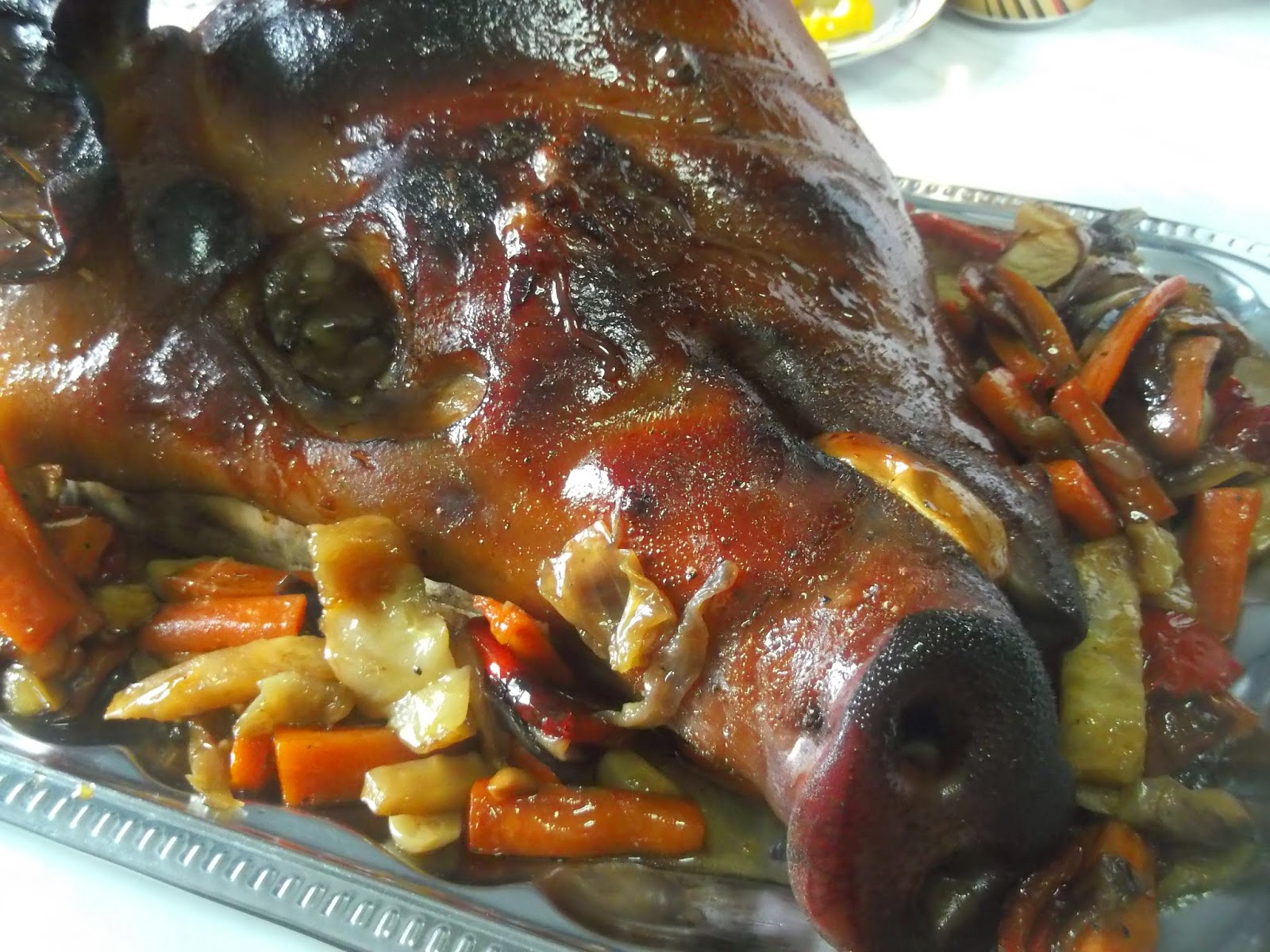 Hellena ...din bucataria mea...: Cap de porc la cuptor