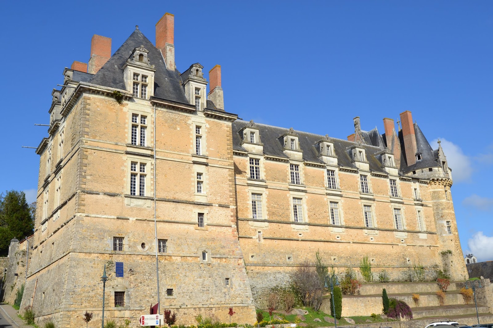 Ville de pierres et d'eau, Durtal et son éblouissant château