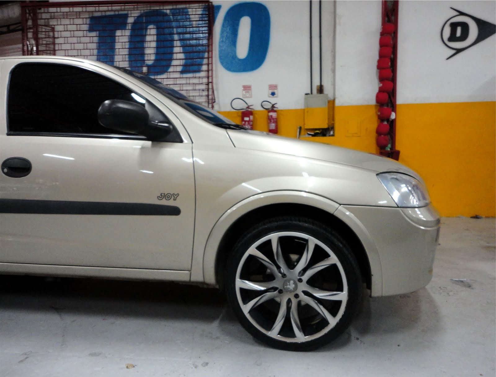 O MELHOR COM JJ: CORSA SEDAN COM RODAS ARO 17