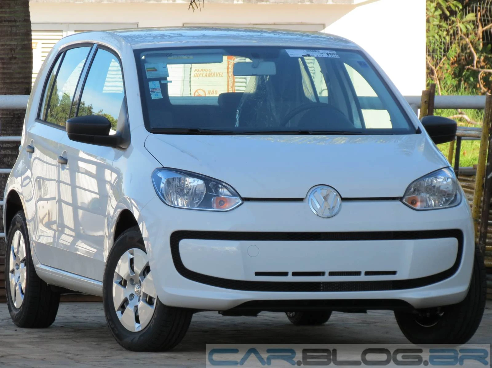 Volkswagen up! x Fiat Uno: comparativo de preços com IPI