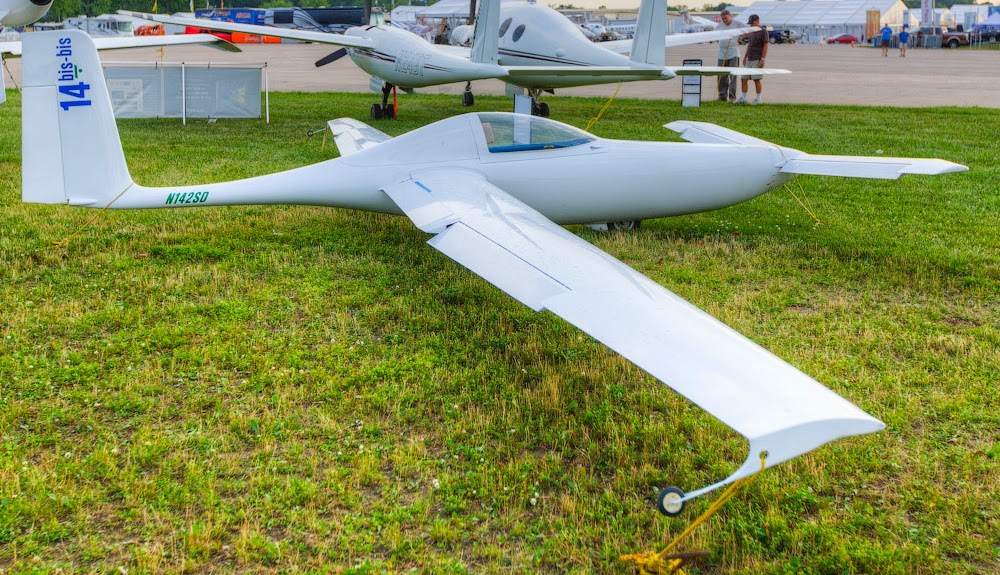 Des pilotes et des avions.: Rutan Solitaire