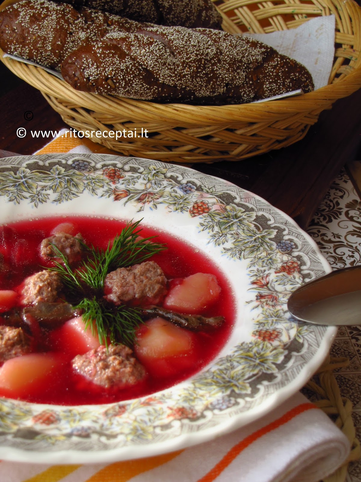 Ritos receptai : Burokėlių sriuba su frikadelėmis ir baravykais