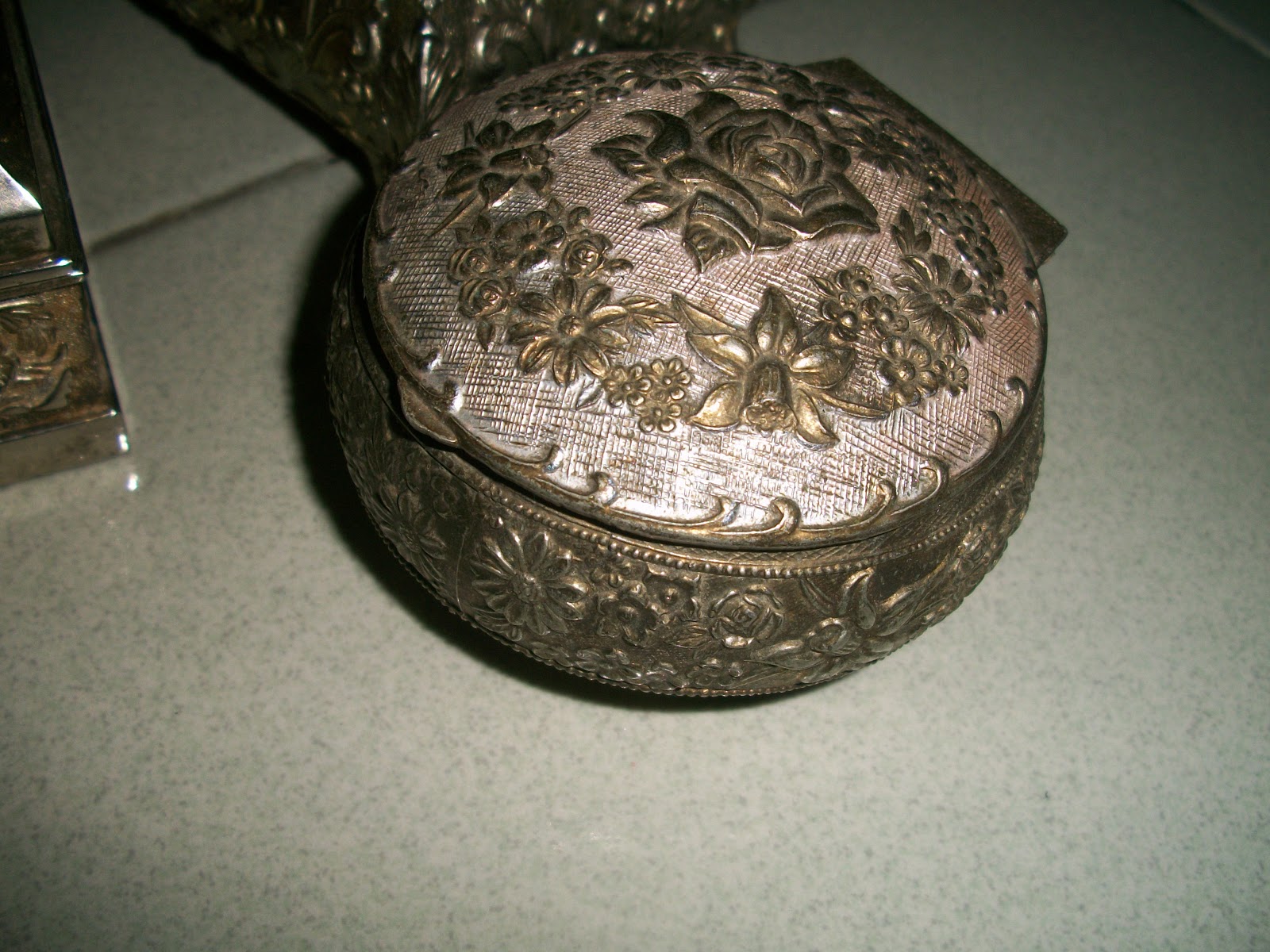 collectible items: 4 pieces of Vintage PEWTER box