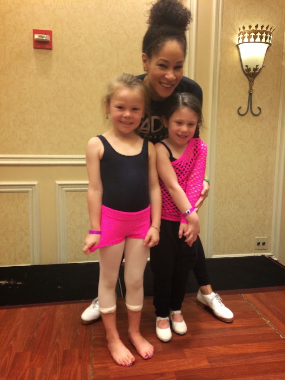 Mojoy: Dance competition, baby!