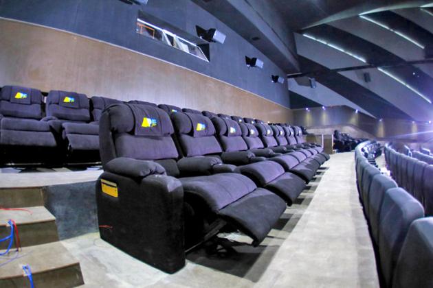 Life Behind the Lonely Wall..!: "Aaaah..! Luxurious..!" Life behind ...