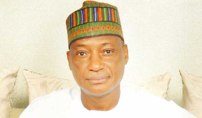 Defence Minister reiterates FG support for troops fighting insurgency ...