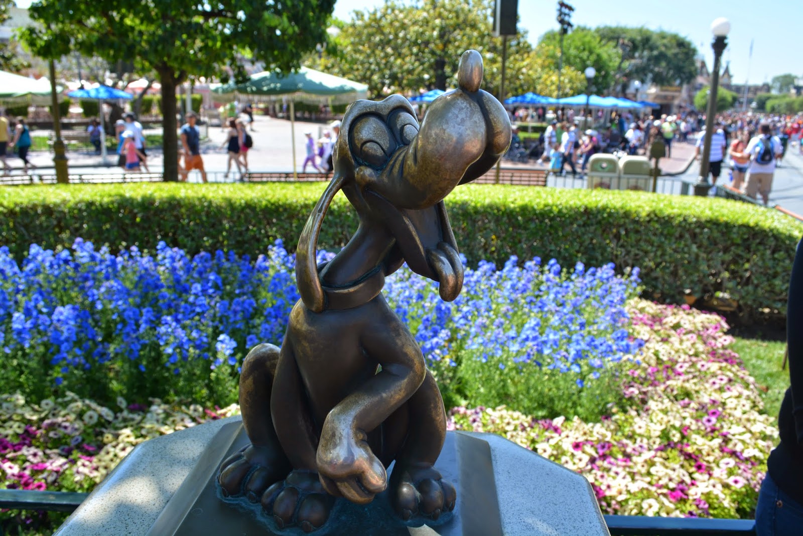 Sasaki Time: Take a look at the Disney Character Statues around The ...