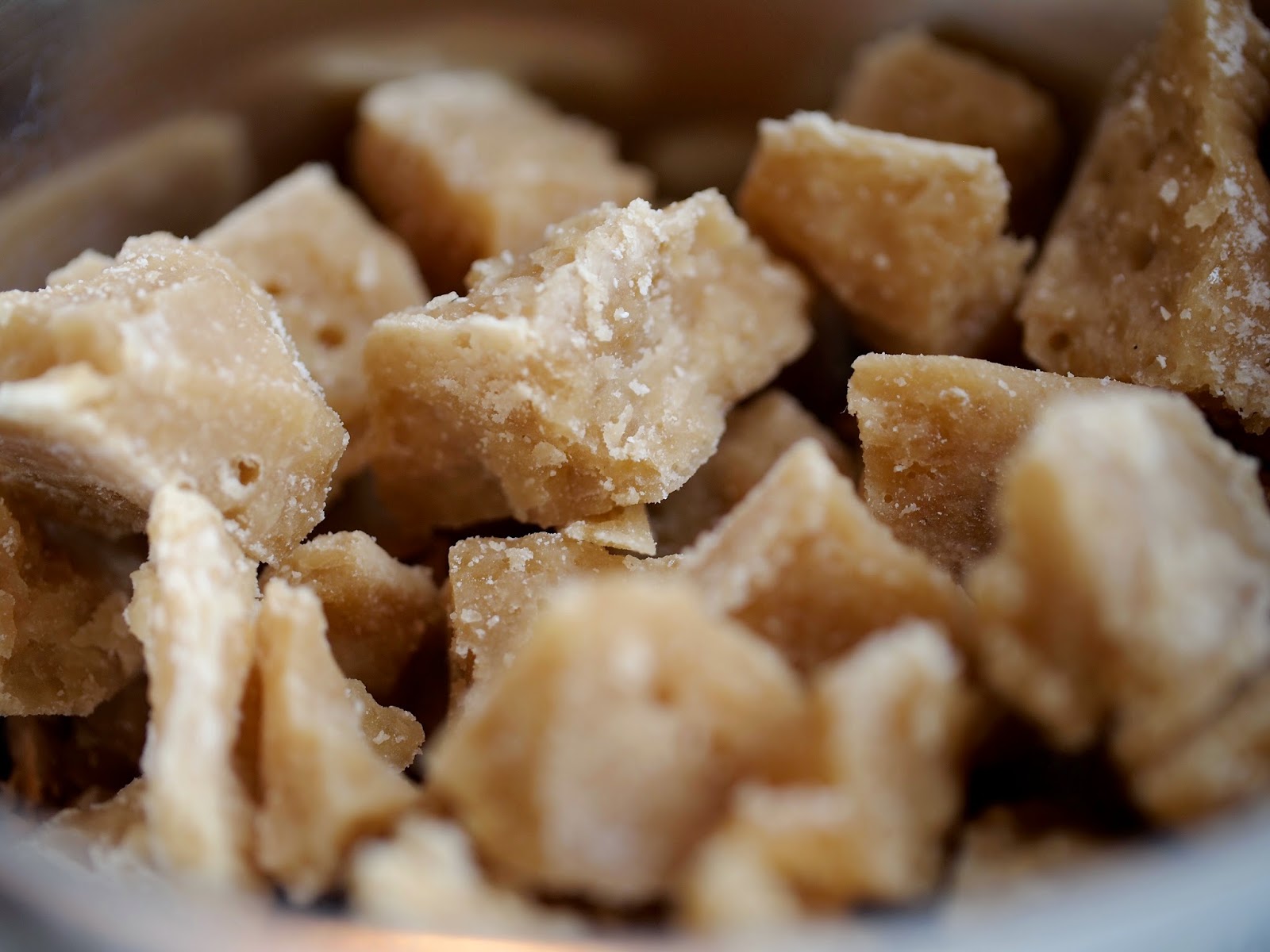 MAPLE CRUNCH BRIOCHE BUNS