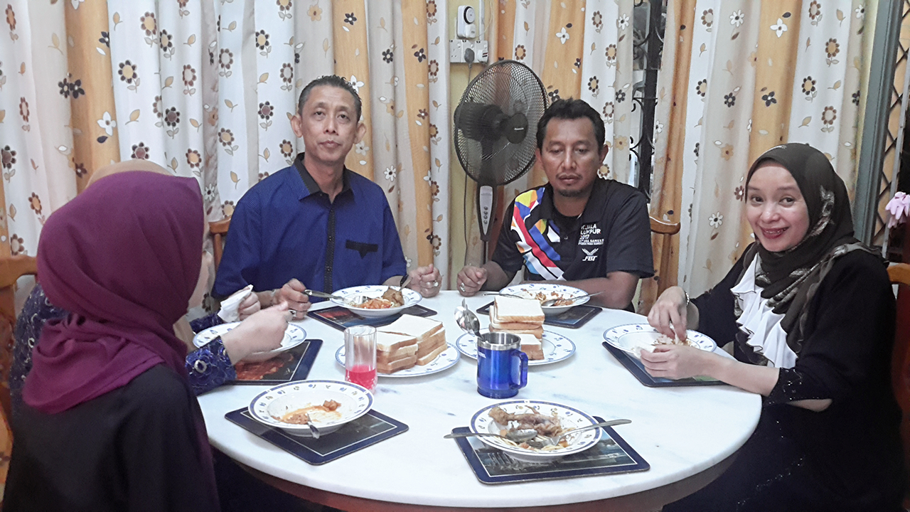 Nusa Mahsuri BC: Misbun dan keluarga rai jamuan Hari Raya bersama Dato ...