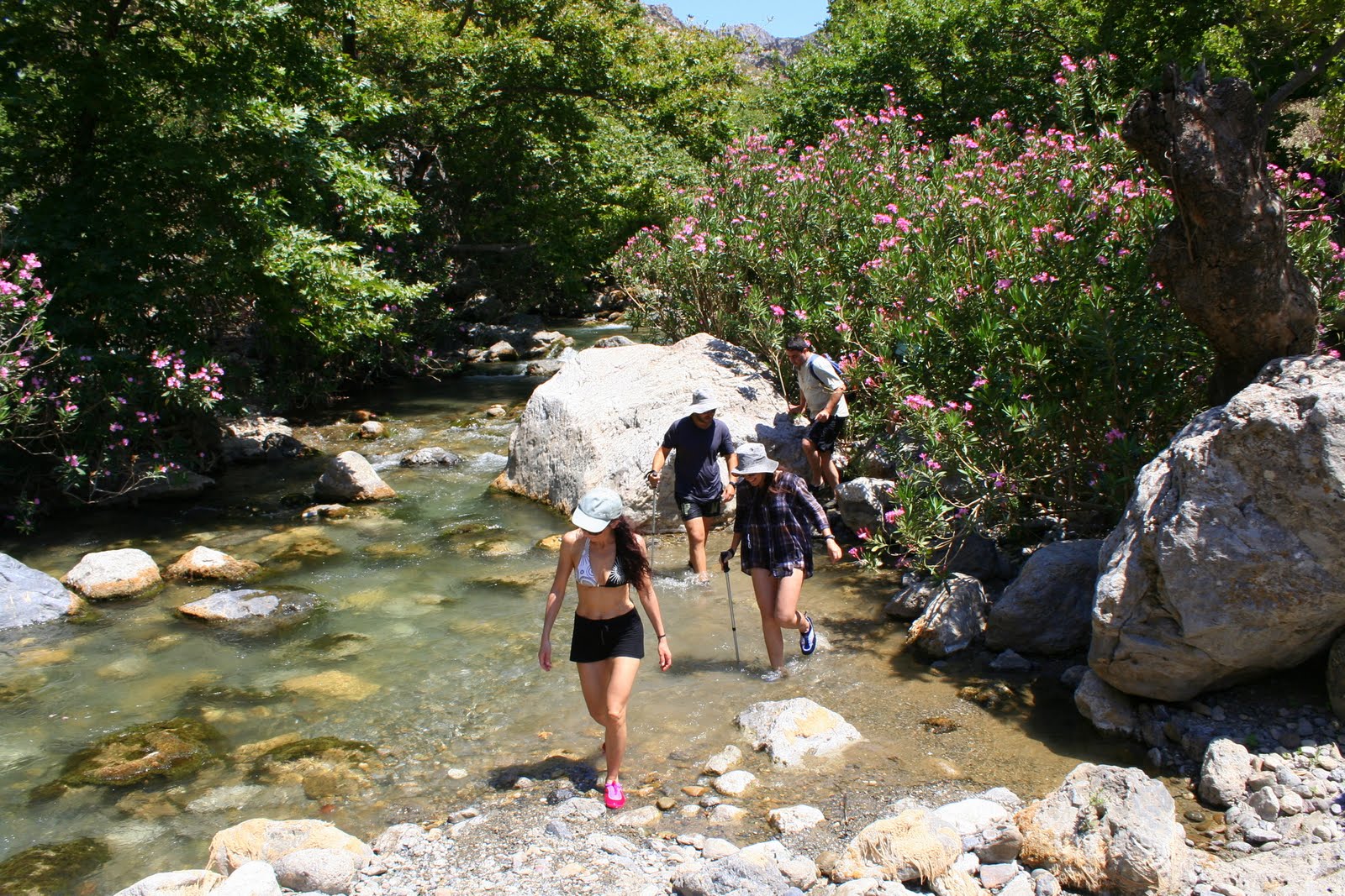 EXPLORE MOUNTAINS: ΚΟΥΡΤΑΛΙΩΤΙΚΟ ΦΑΡΑΓΓΙ (ΜΟΝΗ ΠΡΕΒΕΛΗ)