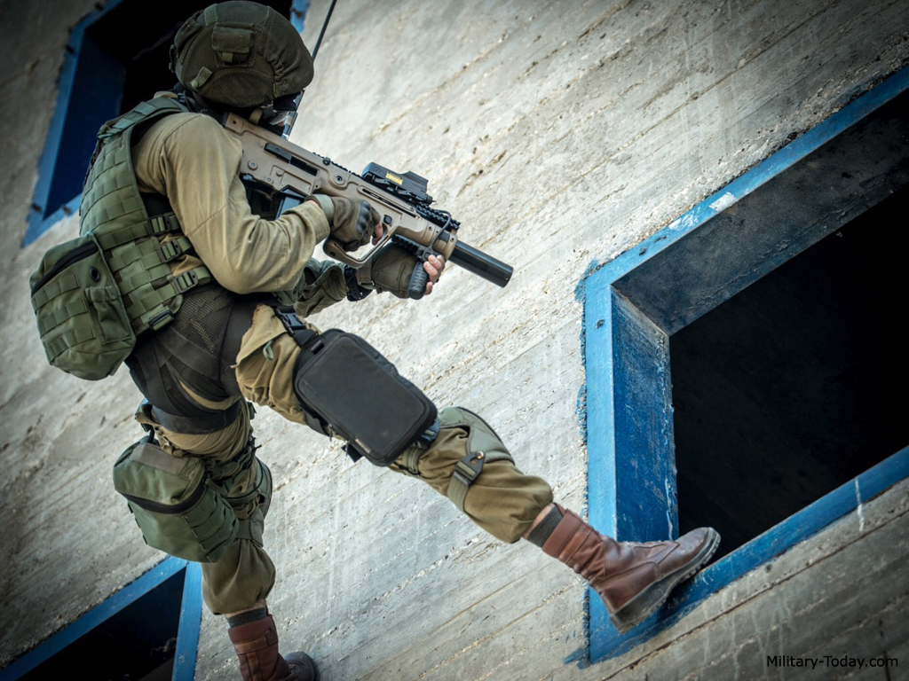 Defensa y Armas: Carabina Tavor X95 (Israel)