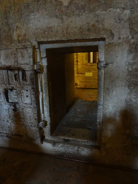 Scrumpdillyicious: Ferrara: A Majestic Medieval & Renaissance Gem