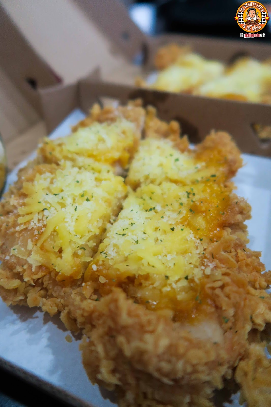 THE PICKIEST EATER IN THE WORLD: WHOA... KFC'S FOUR CHEESE CHIZZA!