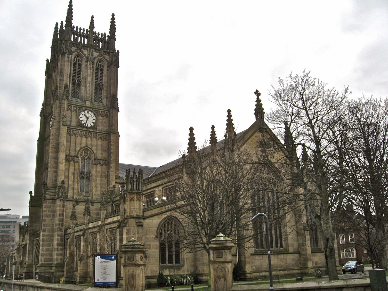 Around British Churches: Leeds Minster