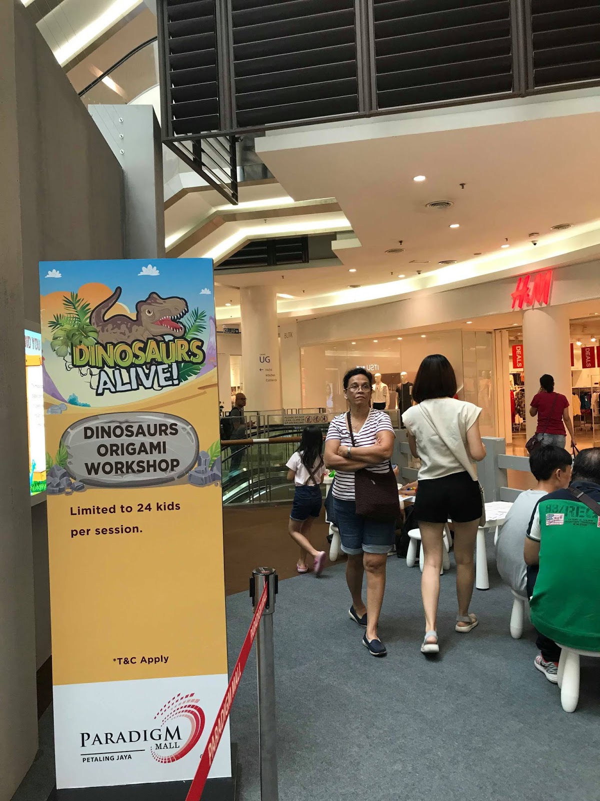 Dinosaurs Alive! di Paradigm Mall - Enchanted Life Begins