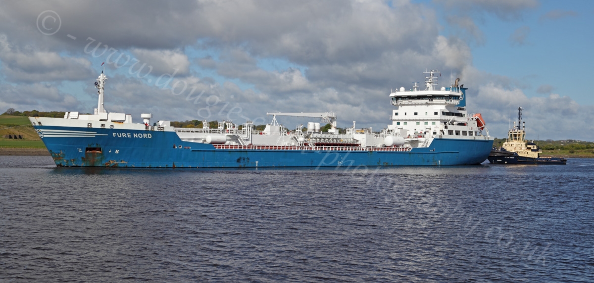Dougie Coull Photography: Fure Nord - Tanker Berthing