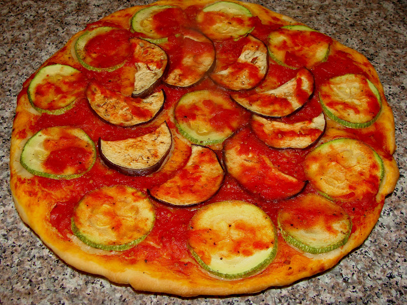 Pizza de post - cu dovlecel si vanata ~ Bucataria Irinei...